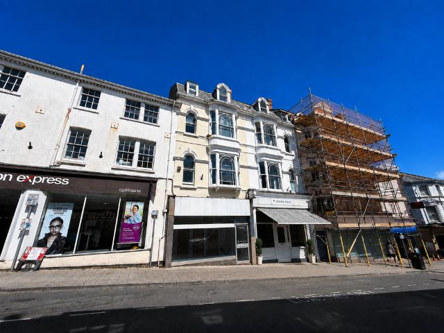 7 bedroom terraced house for sale