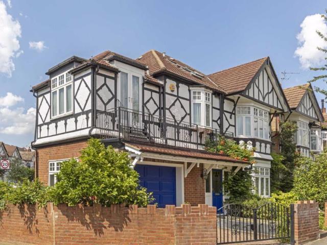 7 bedroom terraced house for sale
