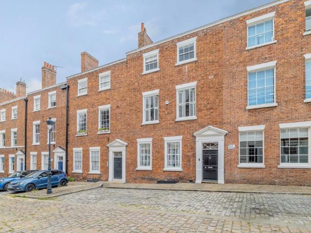 7 bedroom terraced house for sale