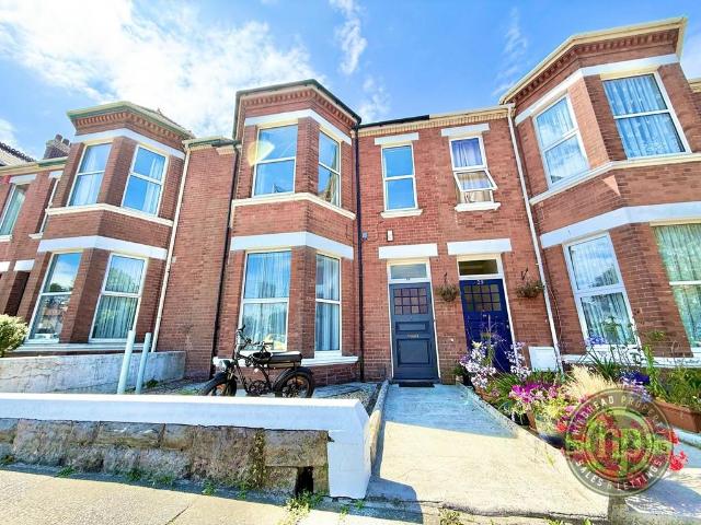 7 bedroom terraced house for sale