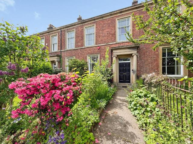 7 bedroom terraced house for sale
