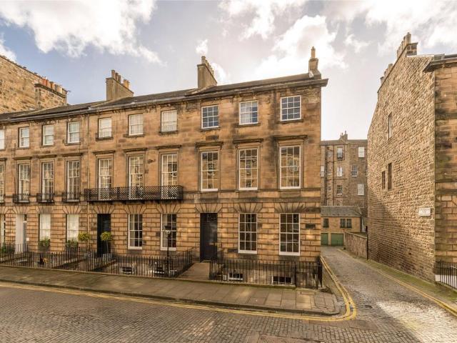 7 bedroom terraced house for sale
