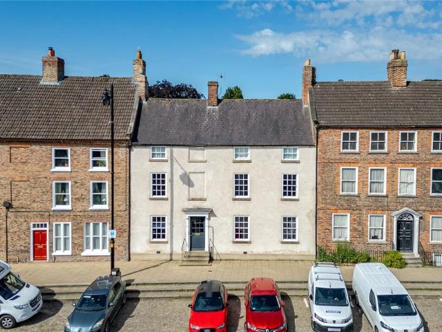 7 bedroom terraced house for sale