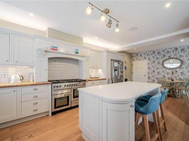7 bedroom terraced house for sale in Valley Drive, Harrogate, North Yorkshire, HG2