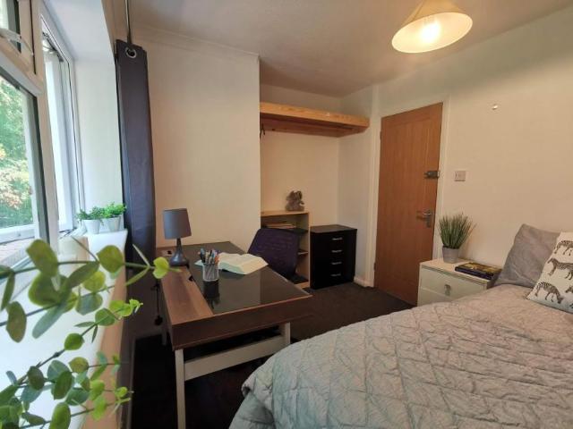 7 bedroom Terraced House To Let