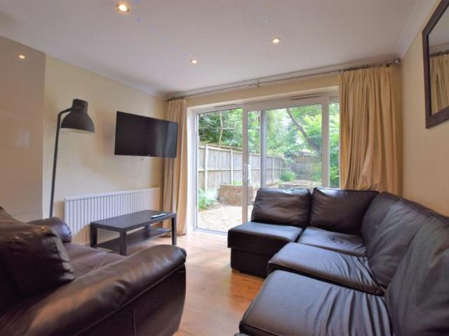 7 bedroom Terraced House To Let