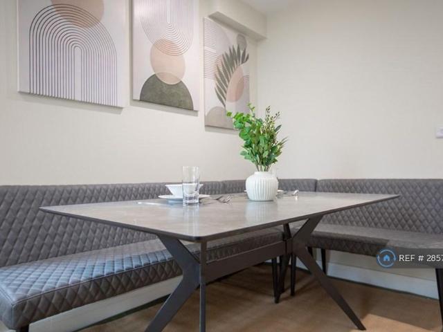 7 bedroom terraced house to rent