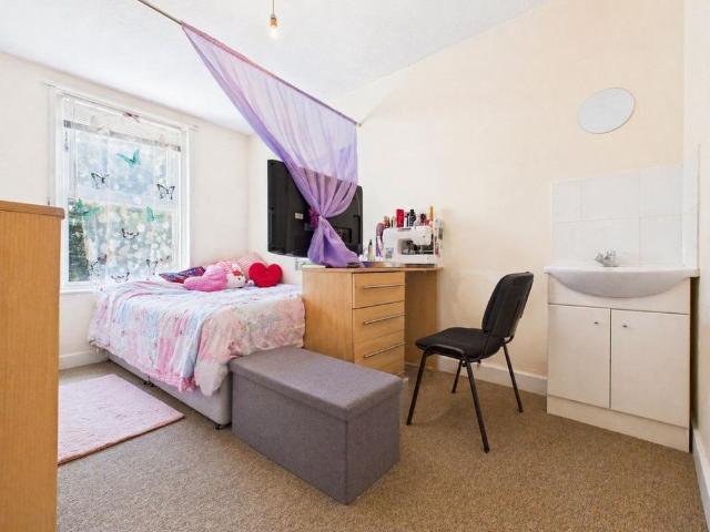 7 bedroom terraced house to rent