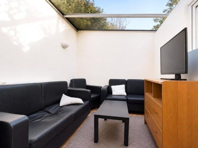 7 bedroom terraced house to rent