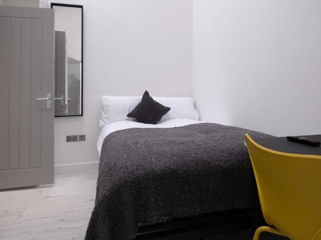 7 bedroom terraced house to rent