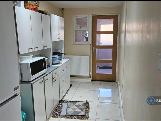 7 bedroom terraced house to rent