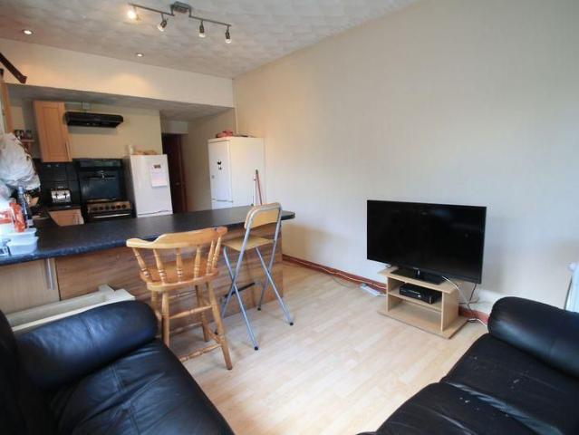 7 bedroom terraced house to rent
