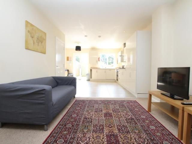 7 bedroom terraced house to rent