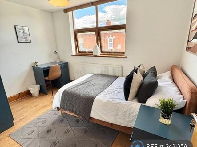 7 bedroom terraced house to rent