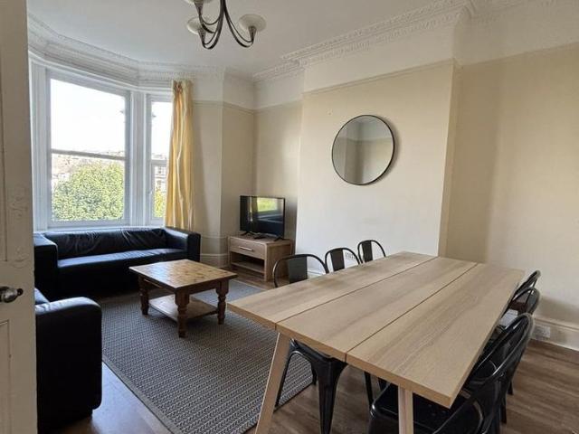 7 bedroom terraced house to rent