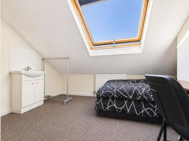 7 bedroom terraced house to rent