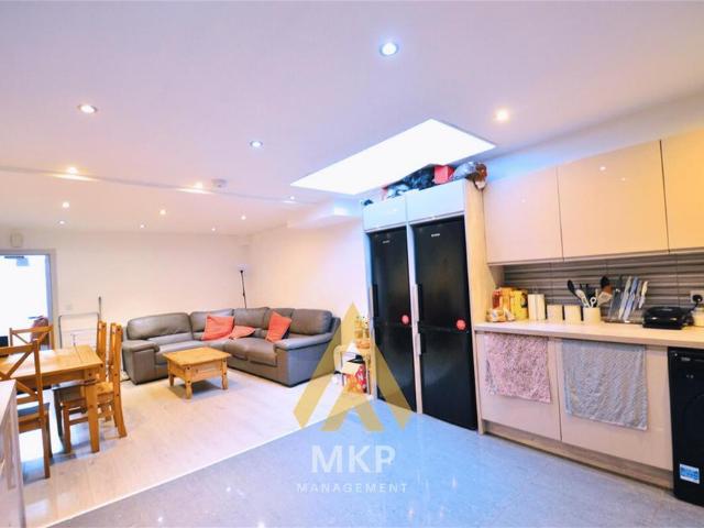 7 bedroom terraced house to rent