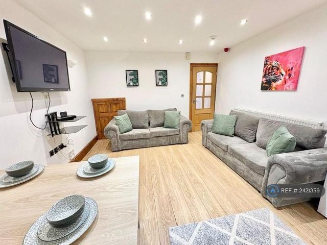 7 bedroom terraced house to rent
