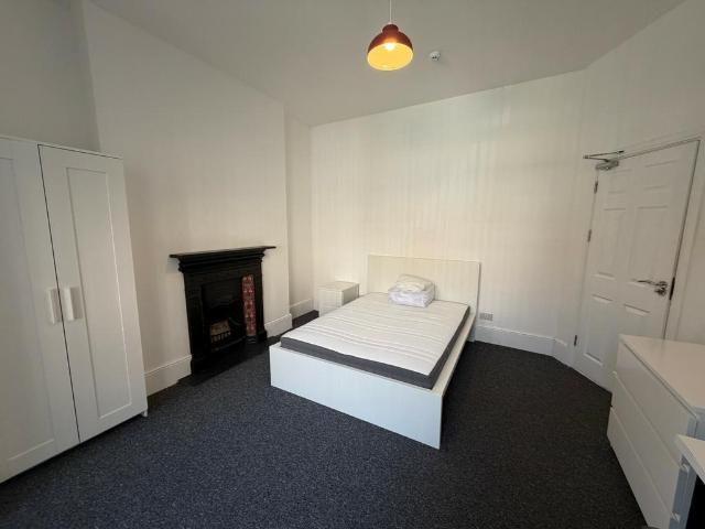 7 bedroom terraced house to rent