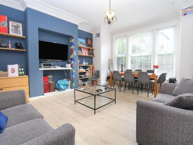 7 bedroom terraced house to rent