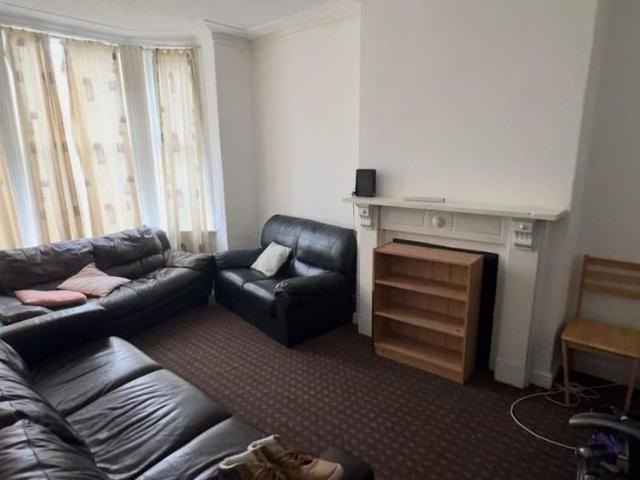 7 bedroom terraced house to rent