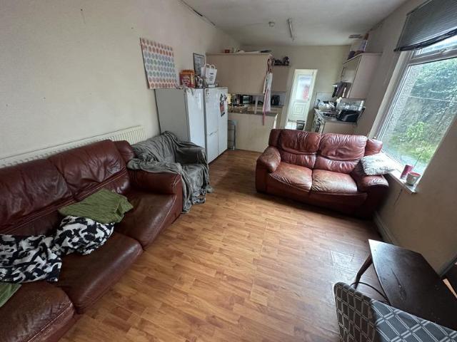 7 bedroom terraced house to rent