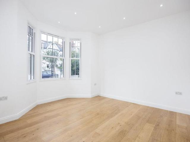 7 bedroom terraced house to rent