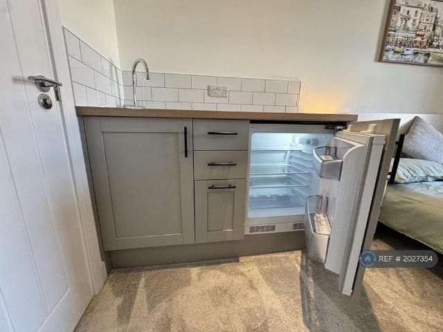 1 bedroom in a house share to rent