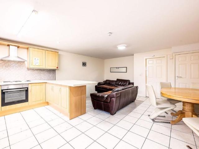 7 bedroom terraced house to rent