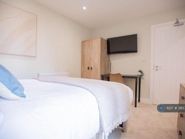 7 bedroom terraced house to rent