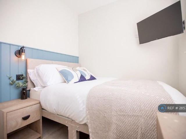 7 bedroom terraced house to rent