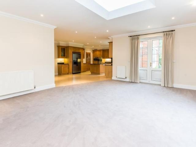 7 bedroom terraced house to rent