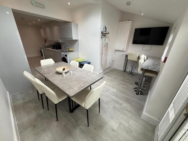 7 bedroom terraced house to rent