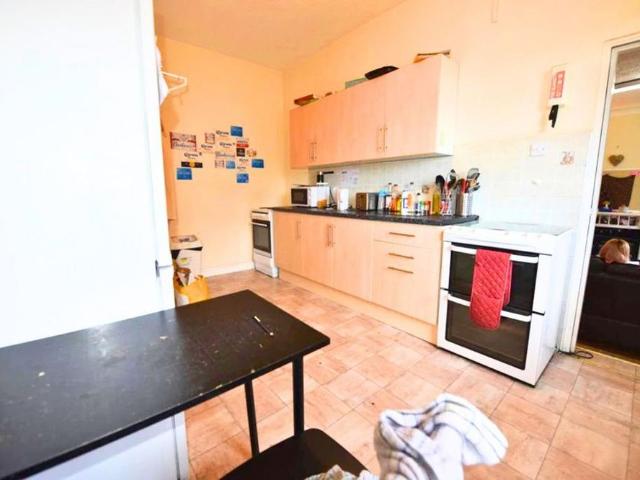 7 bedroom terraced house to rent