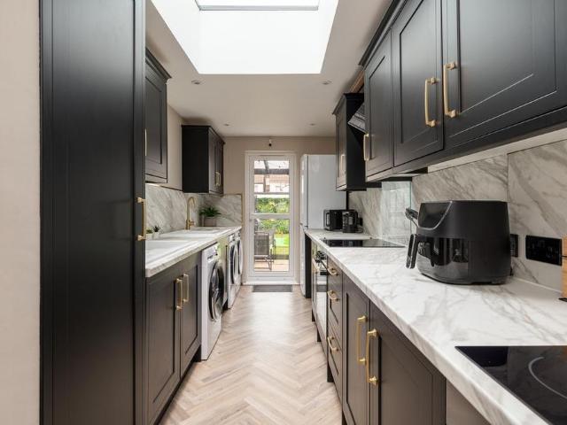 7 bedroom terraced house to rent
