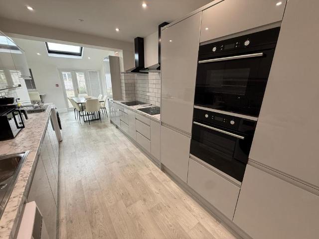 7 bedroom terraced house to rent