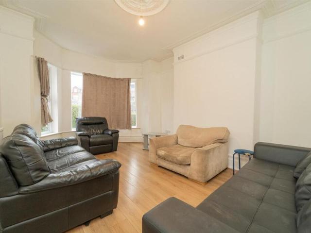 7 bedroom terraced house to rent