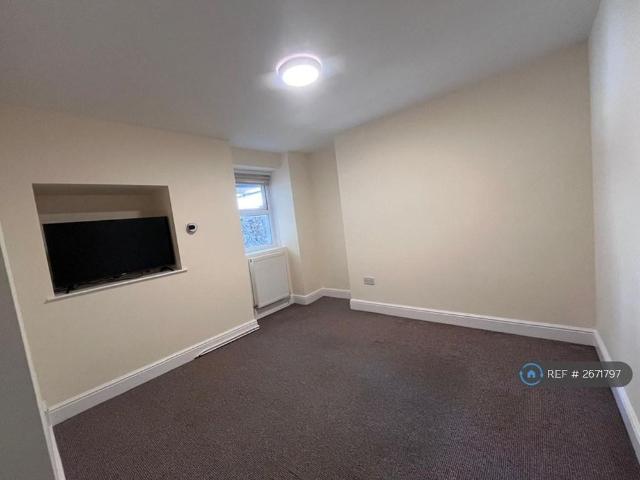 7 bedroom terraced house to rent