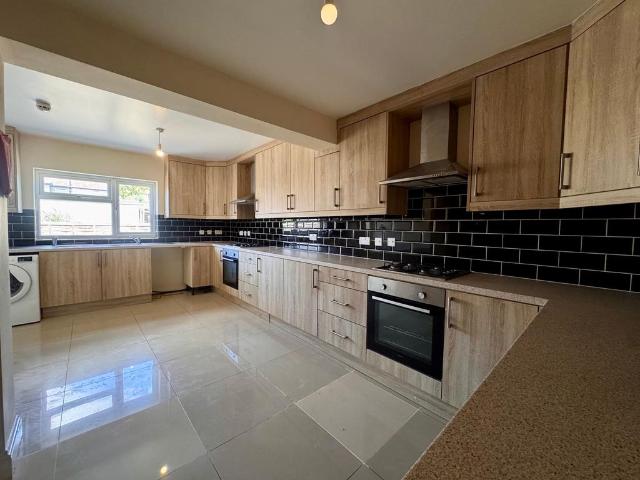 7 bedroom terraced house to rent