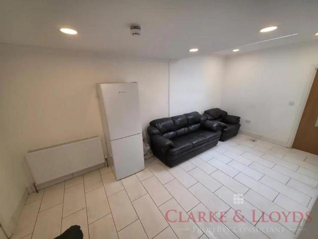 7 bedroom terraced house to rent