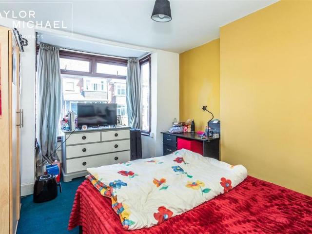 7 bedroom terraced house to rent