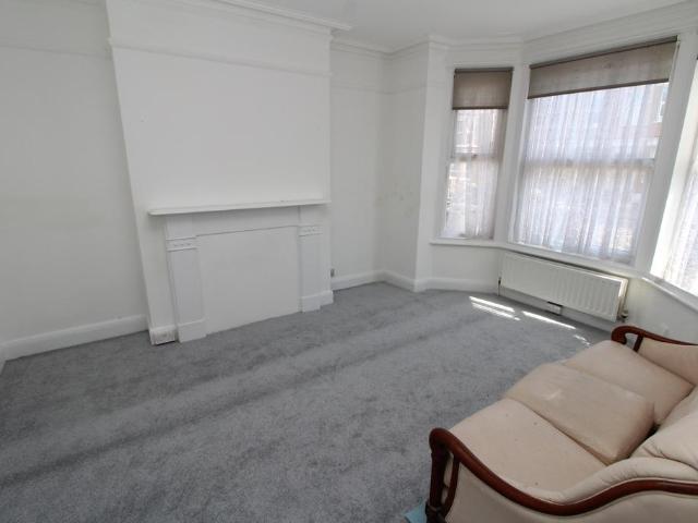 7 bedroom terraced house to rent