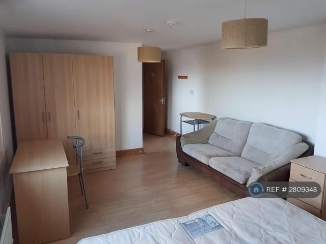 7 bedroom terraced house to rent