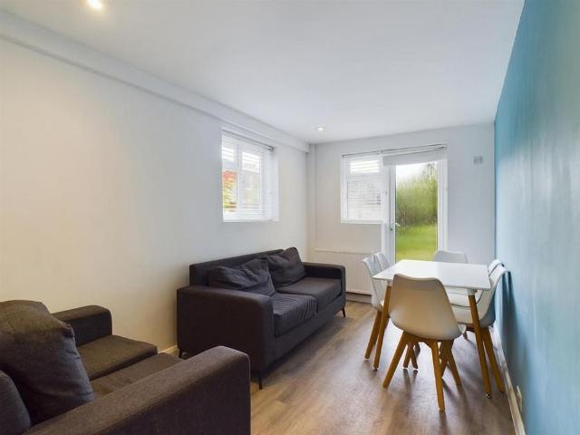 7 bedroom terraced house to rent