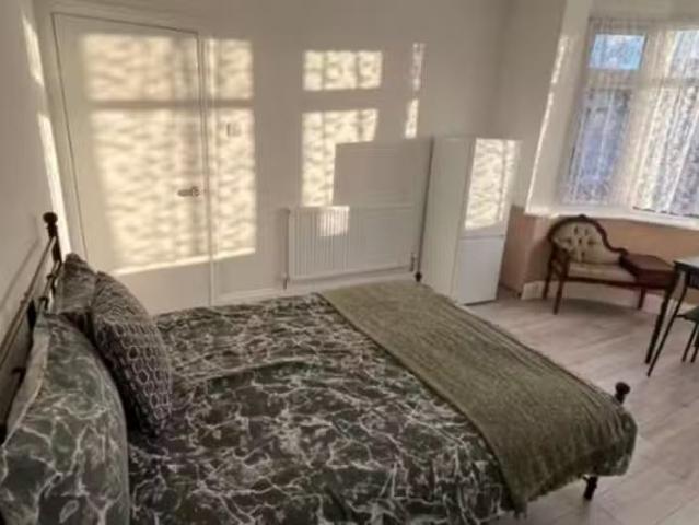 7 bedroom terraced house to rent in Cairnfield Avenue