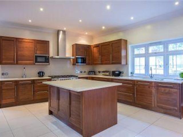 7 Bedrooms Detached house for rent in Broughton Avenue, Finchley N3