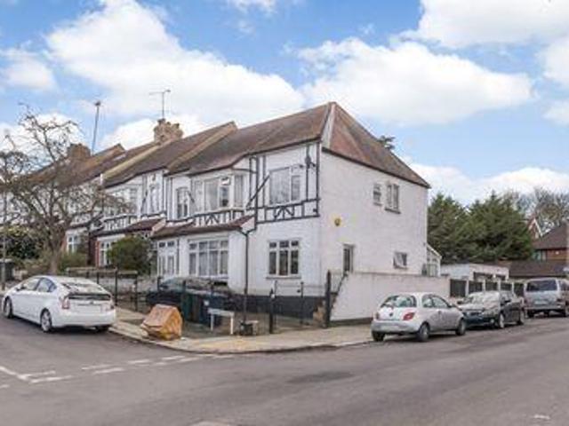 7 Bedrooms End terrace house for sale in Petworth Road, London N12