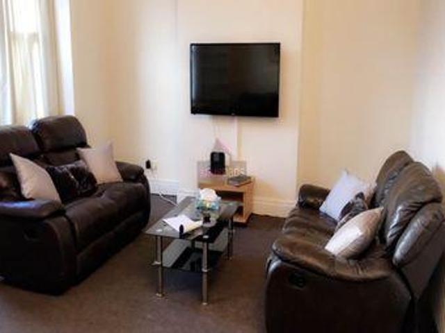 7 Bedrooms for rent in Carlton Road, Salford, Manchester M6