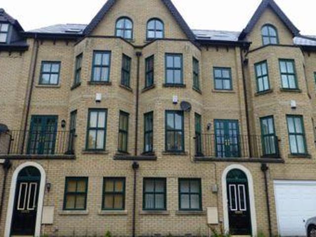 7 Bedrooms for rent in Schuster Road, Manchester M14