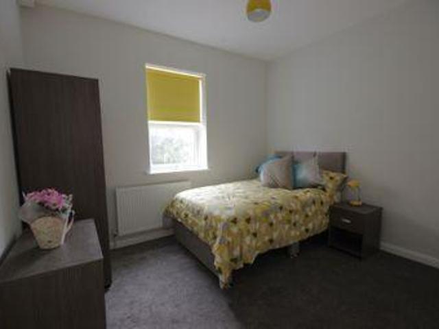 7 Bedrooms for rent in Walton Houses, Grafton Street, Failsworth, Manchester M35
